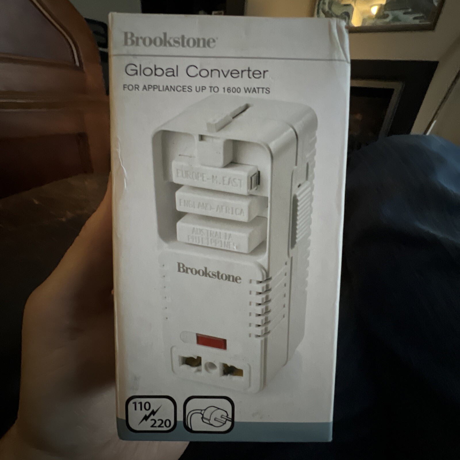Brookstone+Global+Power+Converter+5+Built-in+Plugs+up+to+110%2F220vac ...