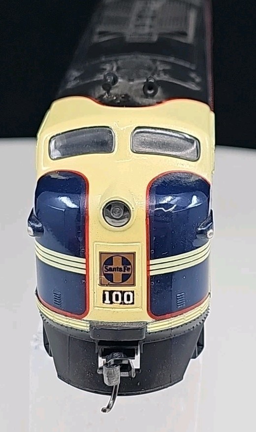 Stewart HO Scale Santa Fe FTA Single Headlight Powered Locomotive 100 ...