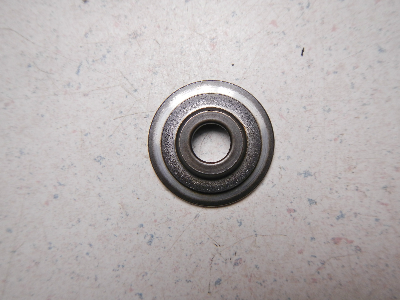 85 YAMAHA YTM225DX YTM225 INTAKE/EXHAUST VALVE SPRING KEEPER SEAT | eBay