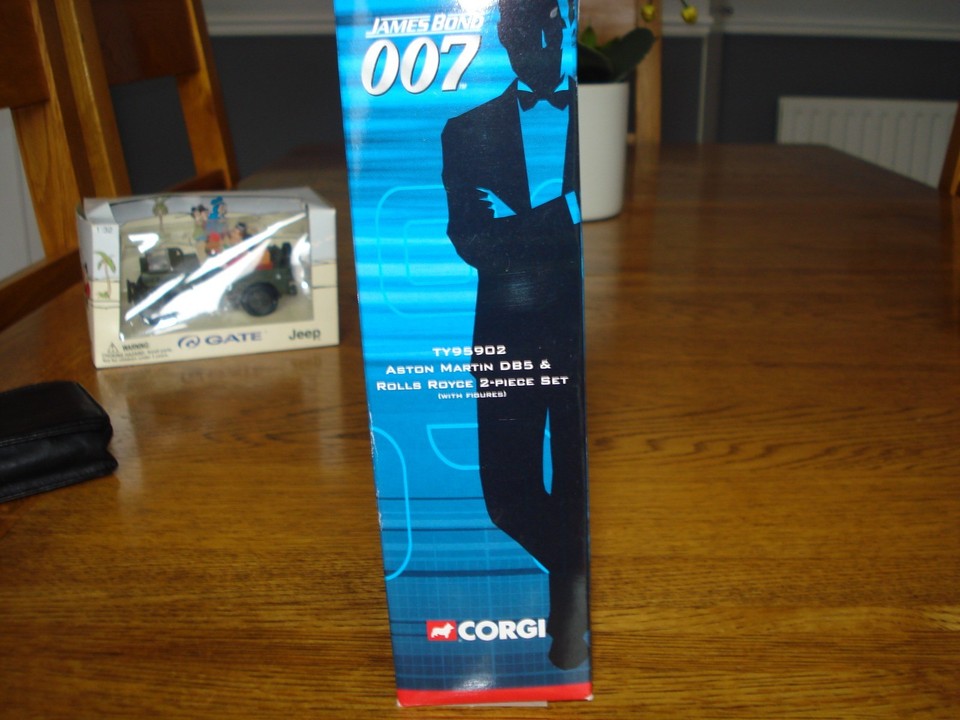 JAMES BOND 007 CORGI GOLD FINGER 2 CARS AND 2 FIGURES NEVER BEEN OUT OF ...