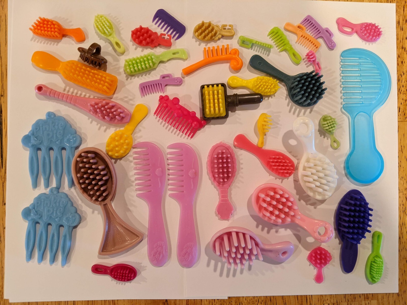Large Lot of 35+ Toy Brushes Combs Mixed Lot Pony Barbie Princess Cute ...