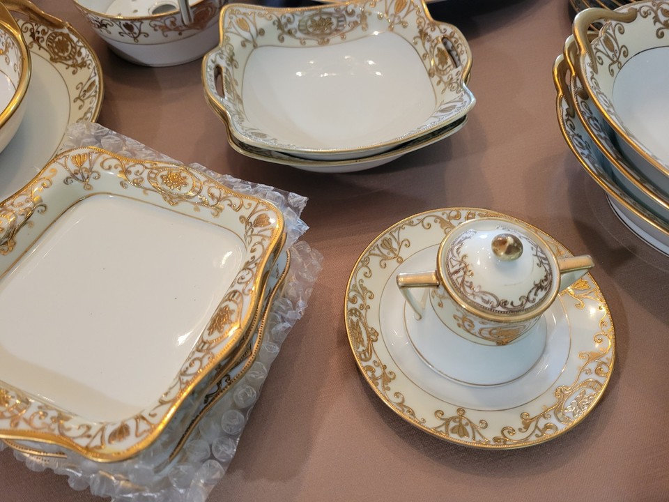 Rare Noritake Nipon. Christmas Ball china Set Gold Trim ,over 67 pieces ...