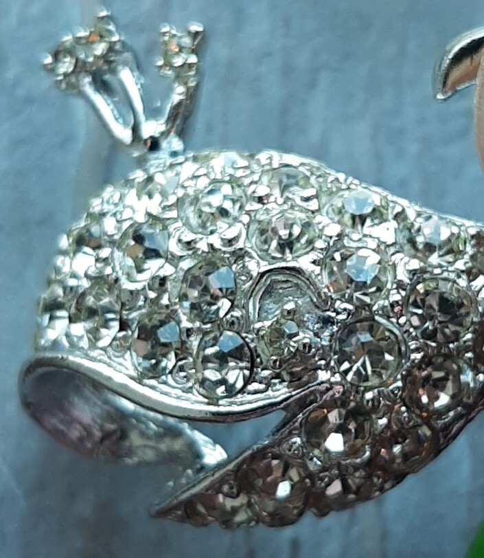 Vtg Kitchy Anthropomorphic Happy Whale Clear Rhinestones Silvertone ...