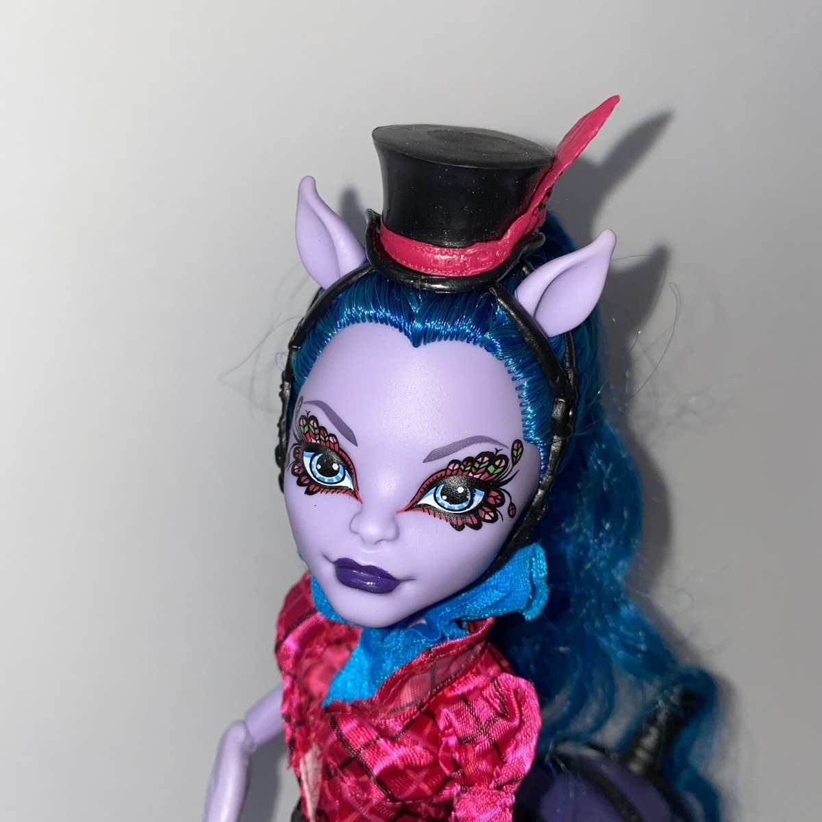 Estranho Fusao Monster High Avea Trotter Amazon.com: Monster High