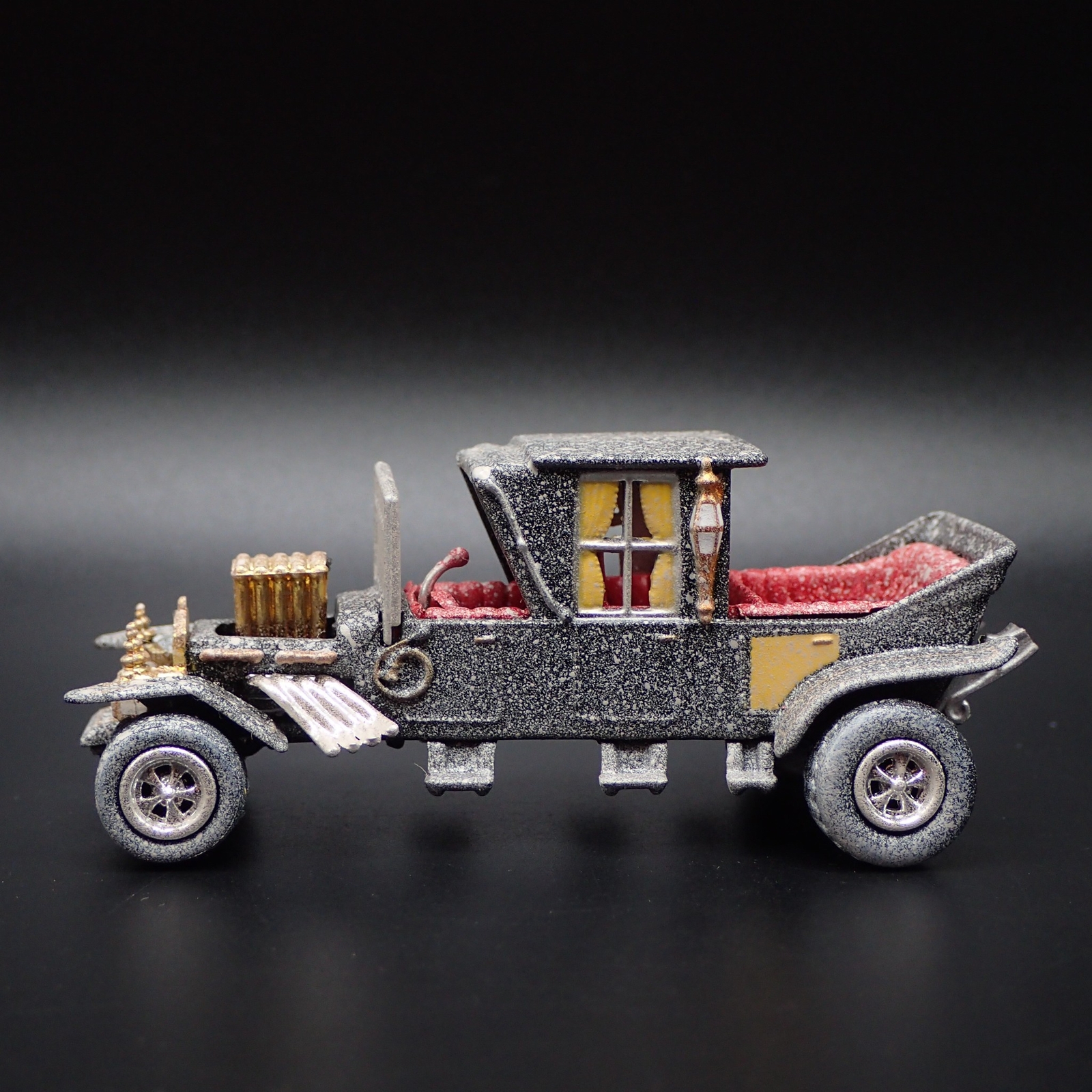 THE MUNSTERS BARRIS KOACH CUSTOM BARN FIND 1:64 SCALE DIORAMA DIECAST ...