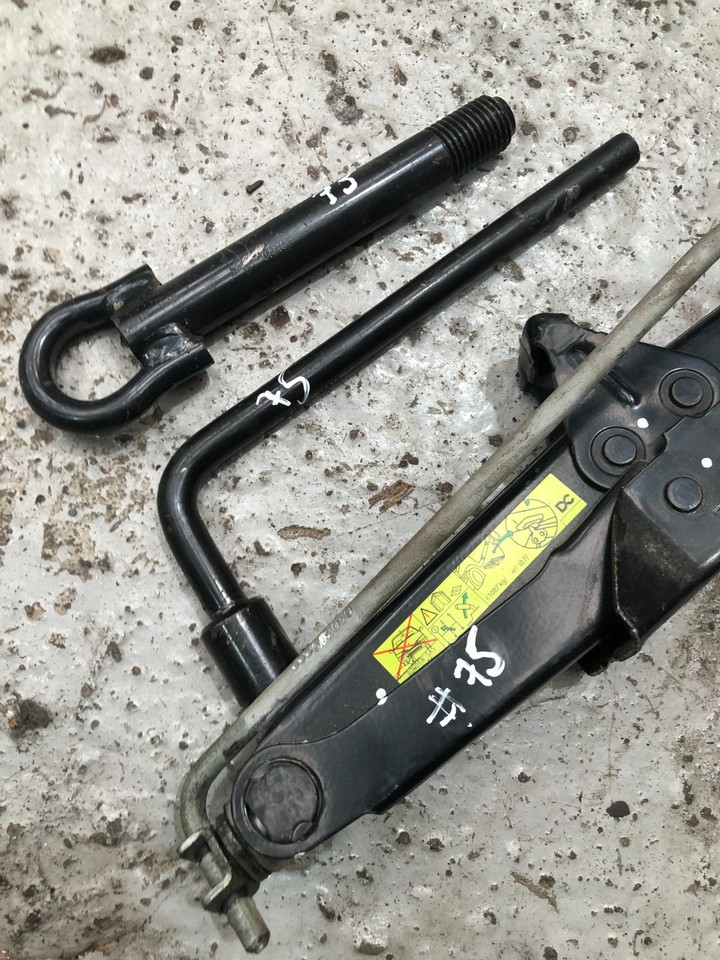 Mercedes Benz Citan W415 Brake Down Vehicle Lifting Jack Tow Eye 2019 ...