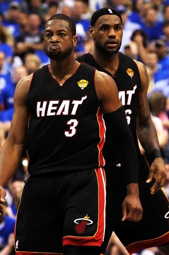 Dwayne Wade Assist To Lebron James Basketball Wall Art Home Decor ...