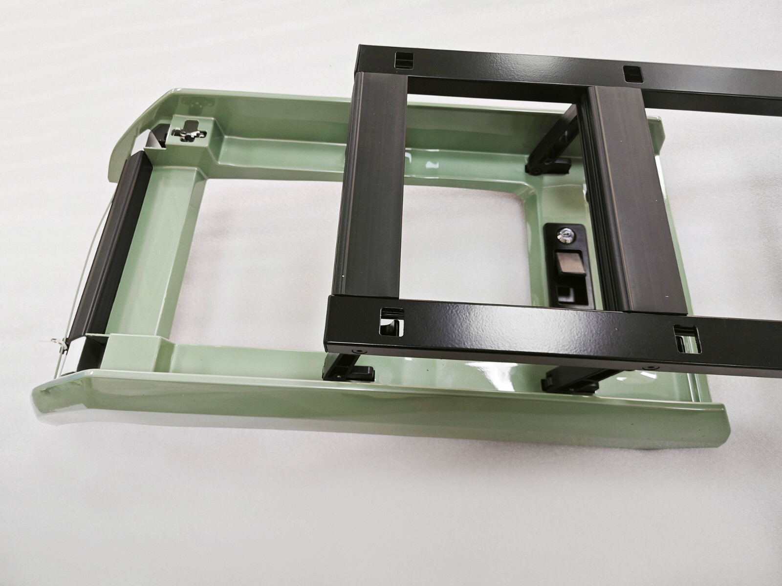 Deployable Side Mounted Ladder Grasmere Green Window Step For Defender ...