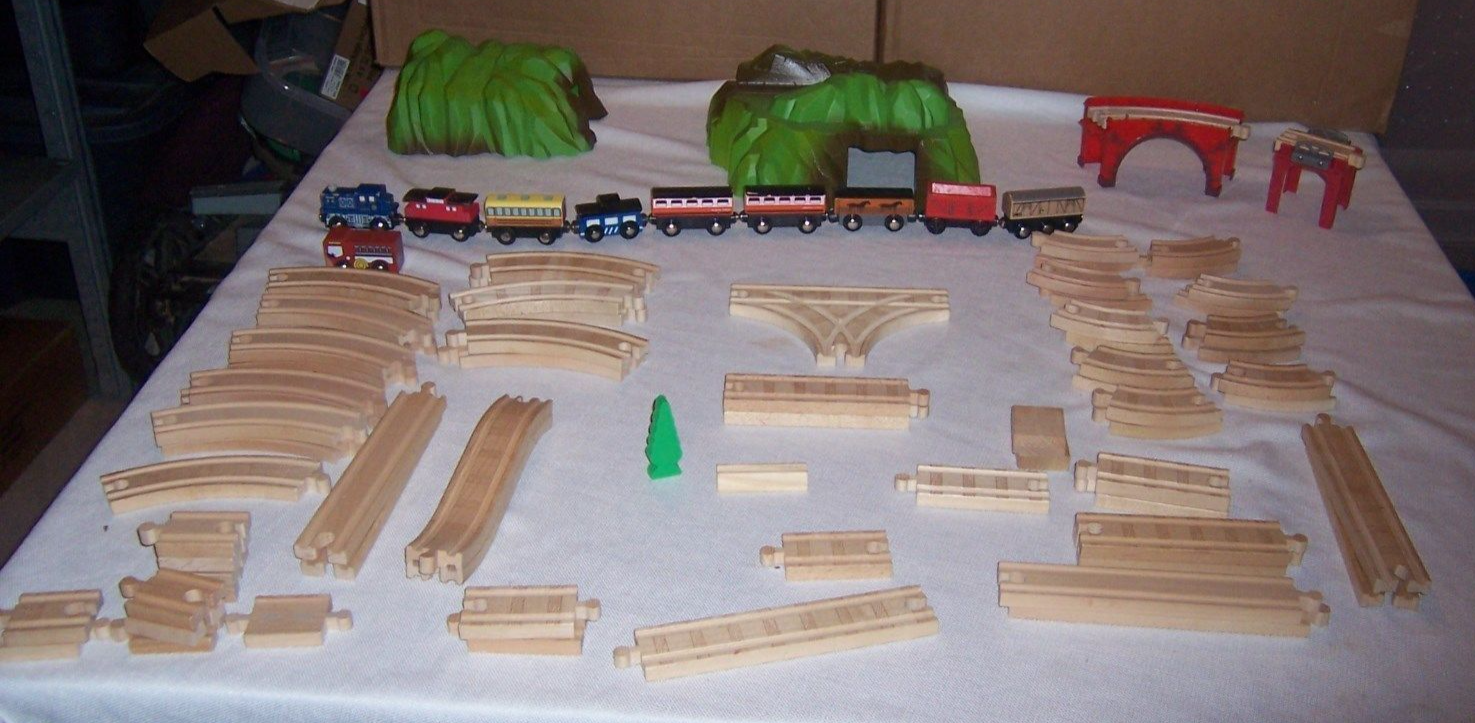 84 Pc Lot Brio Wooden Train Track THOMAS Tthe Tank Engine Loader ...
