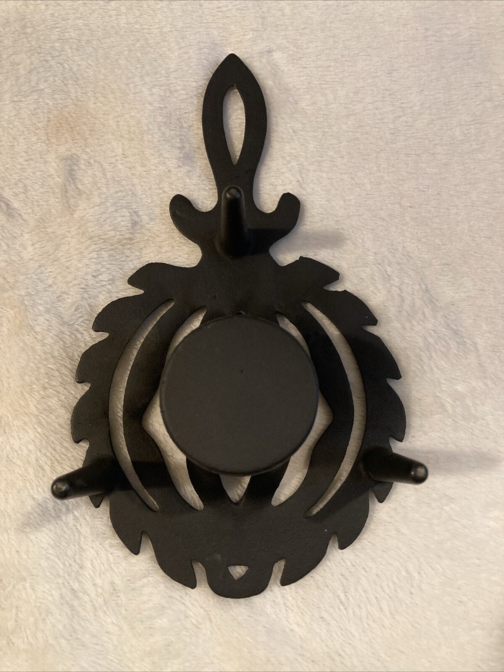 Vintage Cast Iron Tea Light Trivet Warming Stand Laurel Wreath Kitchen ...
