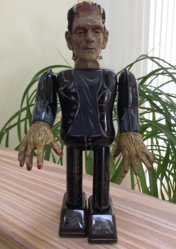 ROBOT HOUSE Universal Monsters FRANKENSTEIN Wind-up Walking Tin Toy - 9 ...