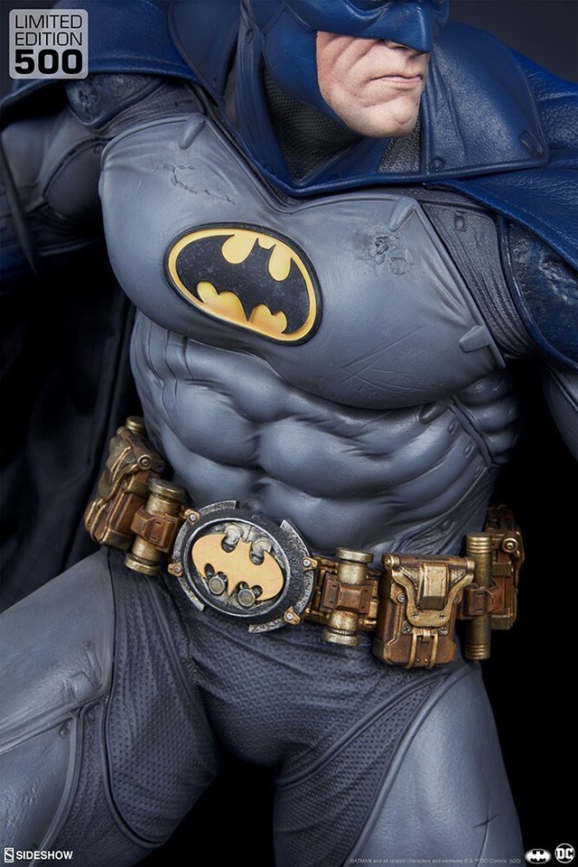 Sideshow BATMAN Modern Age Blue Suit 1/4 Premium Format Figure Statue ...