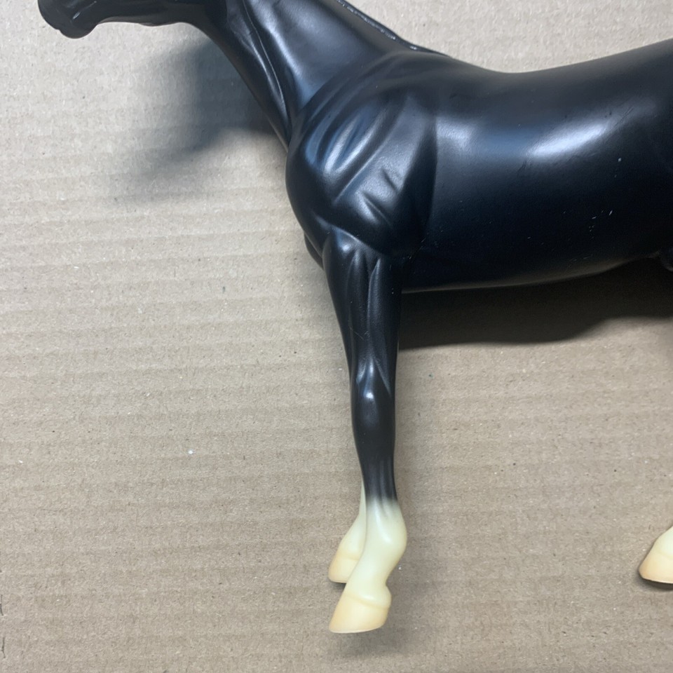 Breyer Show Thoroughbred Black Classic Horse Model #935 Retired | eBay