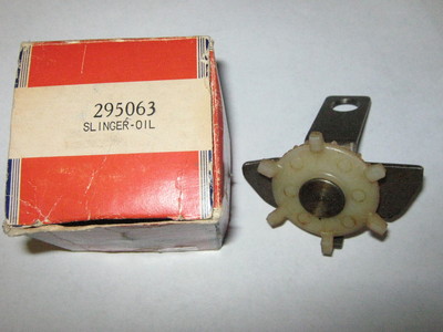 Genuine Briggs & Stratton Gas Engine Oil Slinger 295063 | eBay