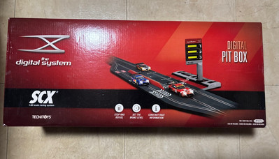 SCX Digital 1:32 Scale Digital Pit Box With Scale Garages Spectators ...