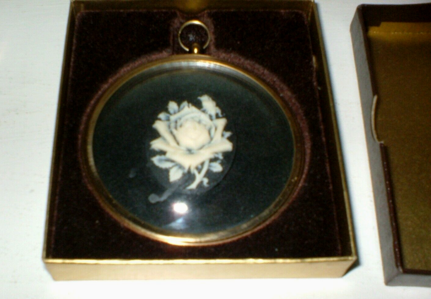 Vtg -Boxed The Miniature World of Peter Bates - Single Rose In Cameo ...