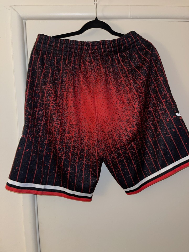 New Chicago Bulls 1997 NBA Mitchell & Ness Spray Paint Swingman Shorts ...