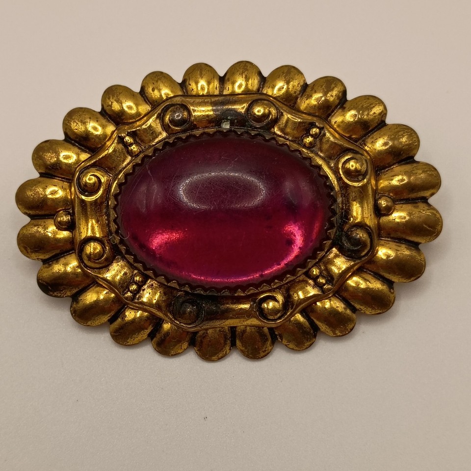 Vintage Gold Tone Brooch Pin Large Color-Shift Cabochon Stone Magenta ...