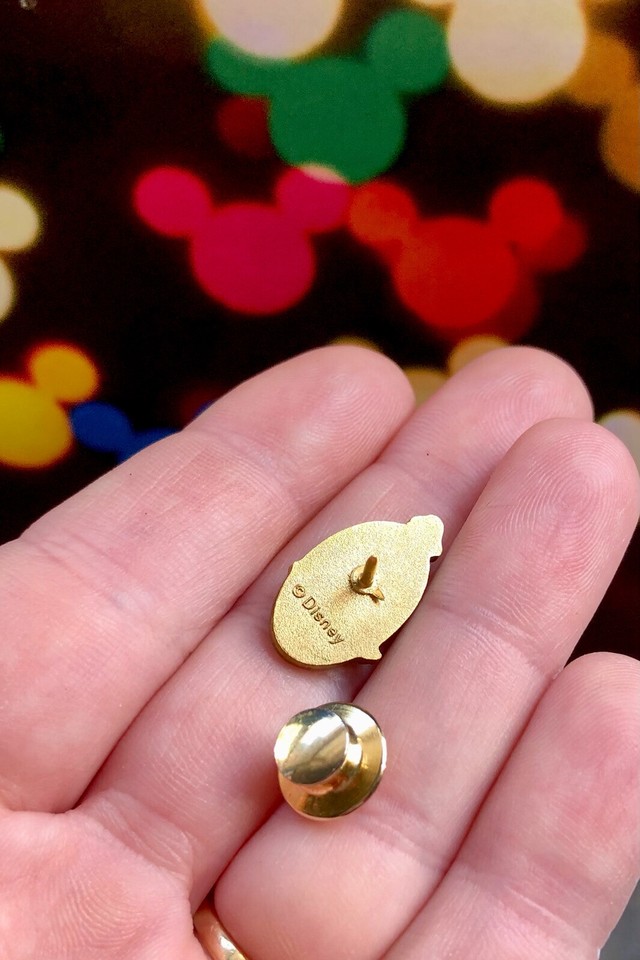 DISNEY Cast Member Five 5 Year Service Award Pin Donald Duck (Small 5 ...