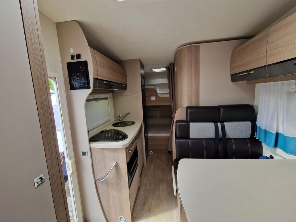 2018 CHAUSSON FLASH C646 6-BERTH - 6-BELT - 1 OWNER - VERY LOW MILES - SUPERB | eBay UK