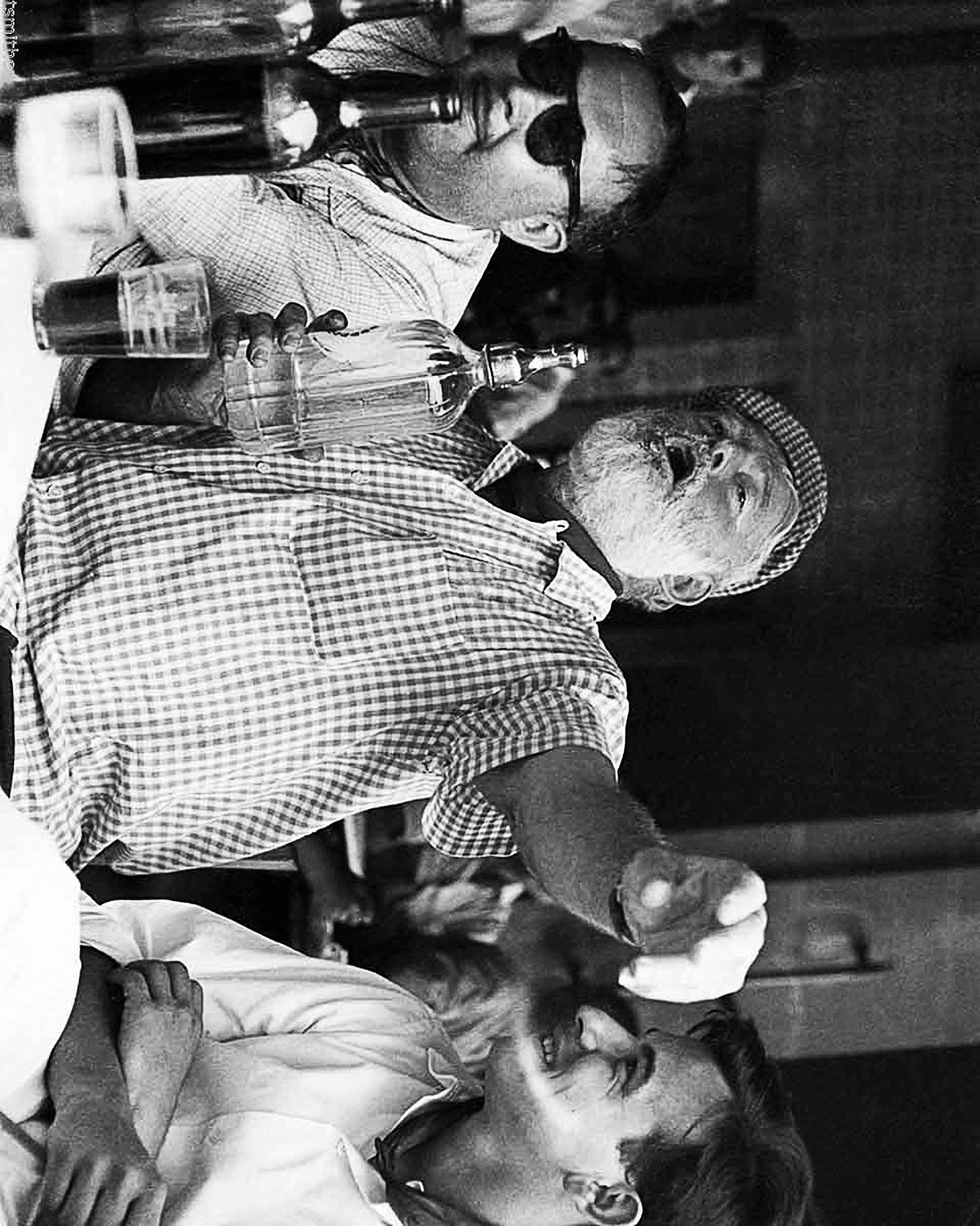 Ernest Hemingway Drinking Black And White 8x10 Picture Celebrity Print ...