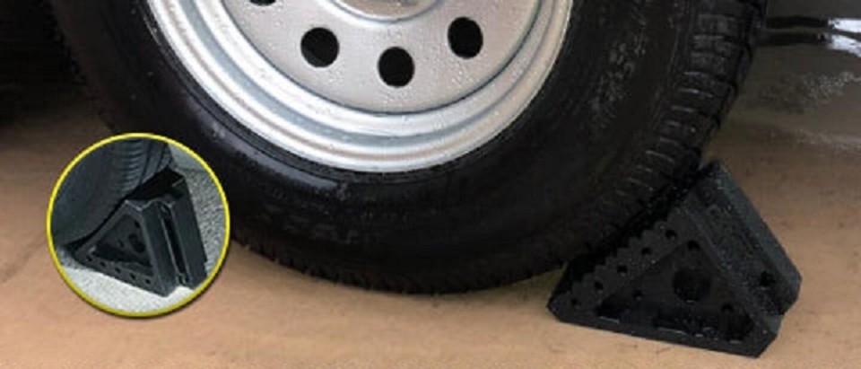 Heavy Duty Rubber Wheel Chocks Set of 4 Solid Rubber Wheel Chocks RV ...