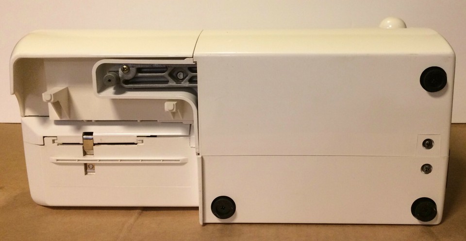💜OOS White Jeans Machine Model 1977 Sewing Machine With Foot Pedal ...