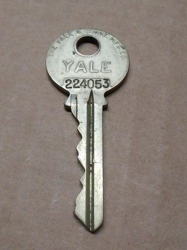 YALE & TOWNE # 224053 GA House Trunk Padlock Lock Key USA Antique | eBay