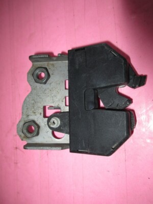 BMW Trunk Lock 52208209035 | eBay
