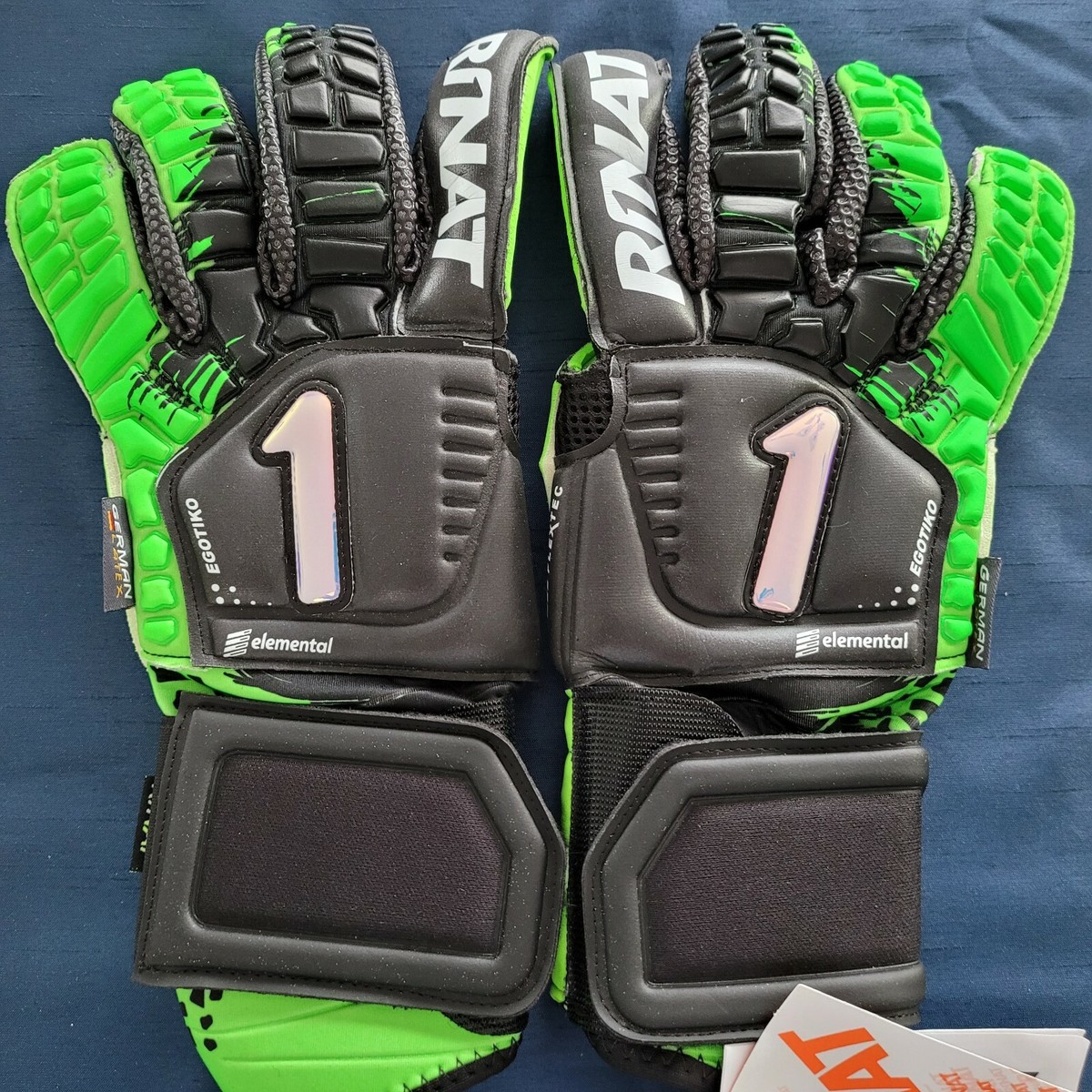 Rinat Logo