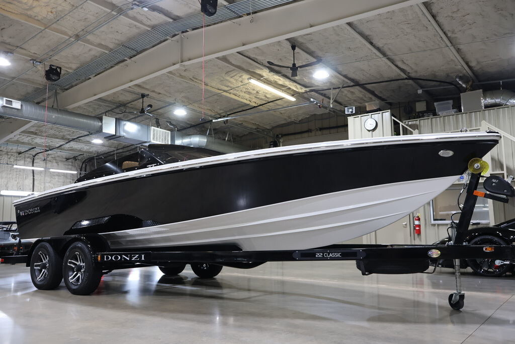 2022 Donzi 22 Classic Speed Boat 8.2 ltr Mag V8 Mercury Engine ONLY 40 ...