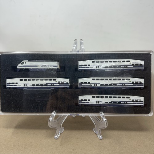 Z scale American Z Line AZL 7003F F59PHI 866 & Bombardier Cars ...