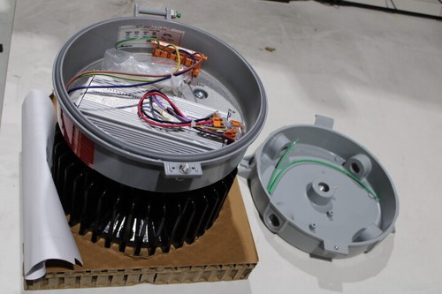 Eaton NSB VMVL-3-2C-G-UNV1 Explosion Proof and Hazardous Lighting EA | eBay