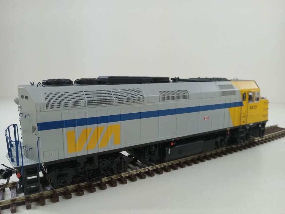 RAPIDO F40PH-2D Locomotive 6422 DCC/Sound HO Scale | eBay