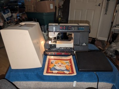 Husqvarna Viking 940 Sewing Machine w Foot Pedal, Bobbins & Feet Set ...