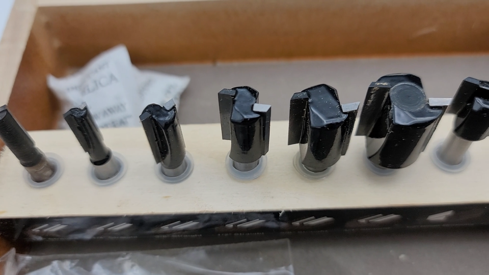 SKIL 30-Piece Carbide-Tipped Router Bit Set with Wooden Case - Lightly ...