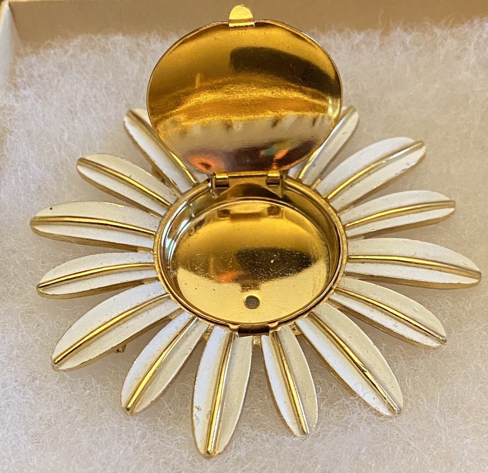 Vintage Signed AVON 1970's Gold Tone Enamel Daisy Perfume Locket Brooch ...