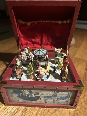 Vintage Christmas Music Box Chest with Animated Scene & Wind-Up Key ...