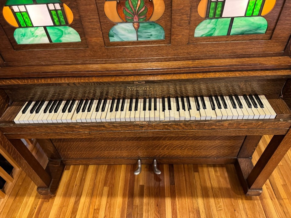 Wurlitzer Nickelodeon Player Piano Oak - Wurlitzer Style I, case design ...