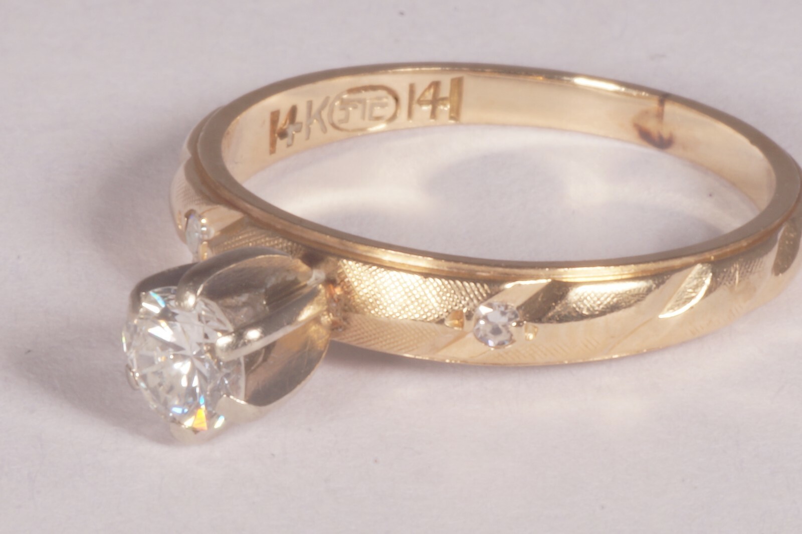 Pretty Round Brilliant Diamond Solitaire 14K Engagement Ring JTC ...