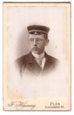 Fotografie F. Henning, Plön, Schlossberg 65, Portrait Student mit ...