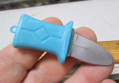 vintage 1970s vending machine toy plastic retractable knife 2.75 long ...