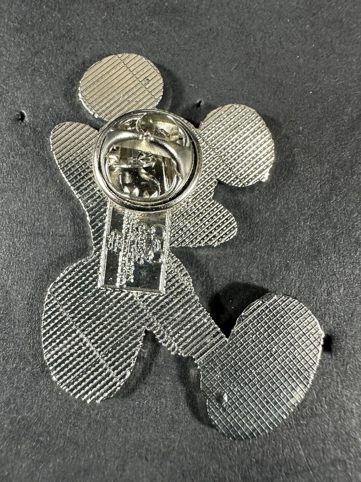 Disney Mickey Mouse Relaxing 2002 Trading Pin | eBay
