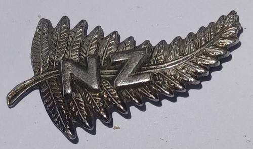 New Zealand Silver Fern RAF Sweetheart Pin Badge JR Gaunt london VGC ...