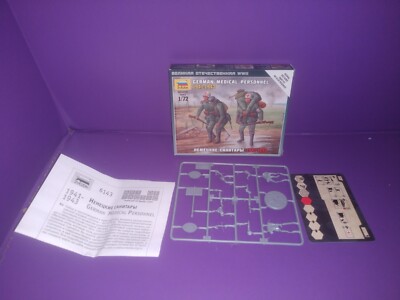 Zvezda WWII German Medical Personnel 1941-1943-1/72 Scale-SNAP FIT Open ...