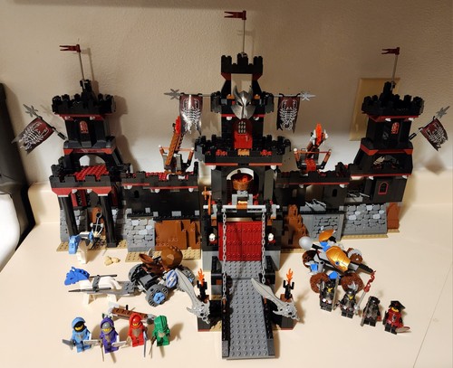 LEGO Castle: Vladek's Dark Fortress (8877)complete W/minifgs And Manual ...