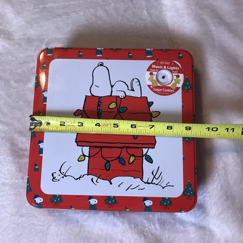 Peanuts Charlie Brown Snoopy Christmas Cookie Tin w/ Music & Lights ...