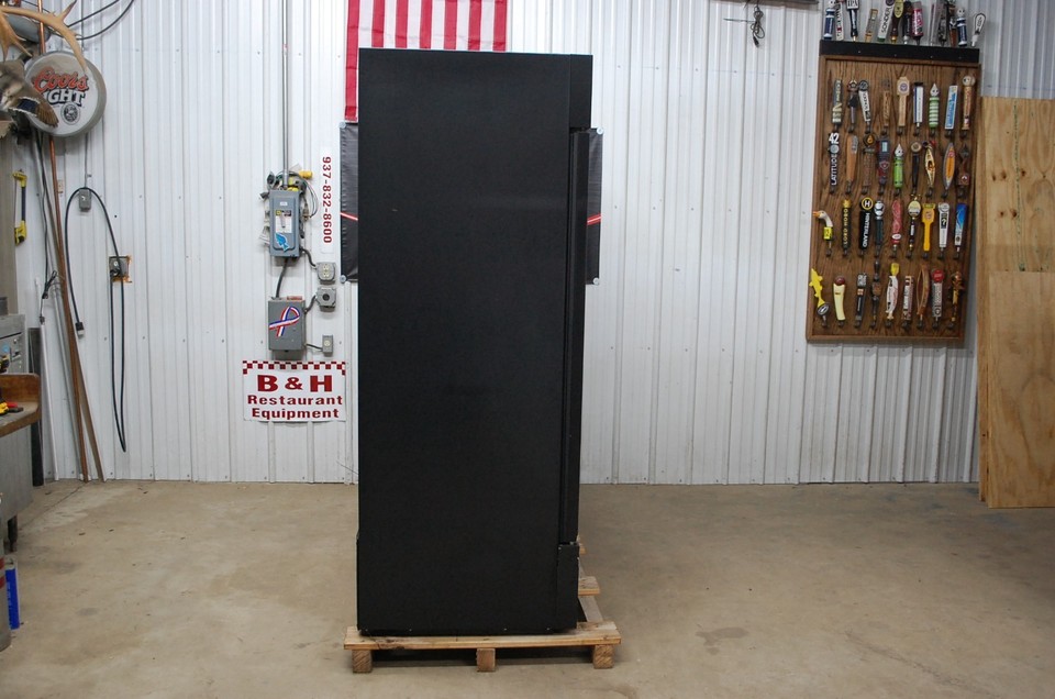 True GDM-72-HC Glass Three 3 Door Reach In Refrigerator Merchandiser w ...