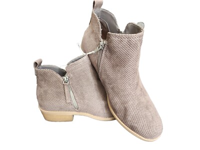 NEW Universal Thread Woman's 9 Ankle Boots | Dylan Taupe/Grey Suede ...