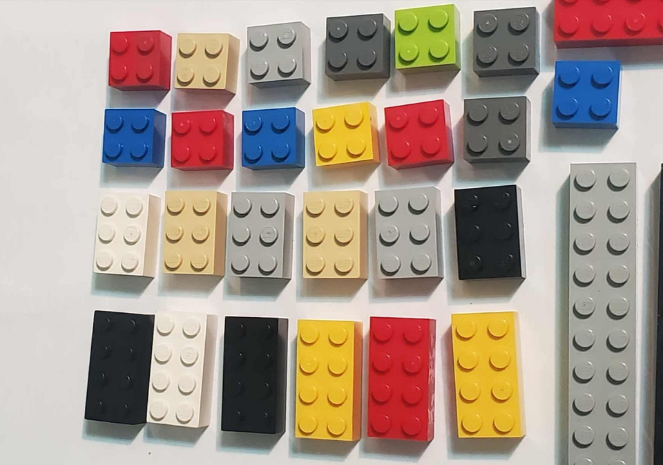 LEGO Brick Lot - 13 2x2 - 6 3x2 - 6 4x2 - 1 6x2 - 2 10x2 - Used 28 pcs ...